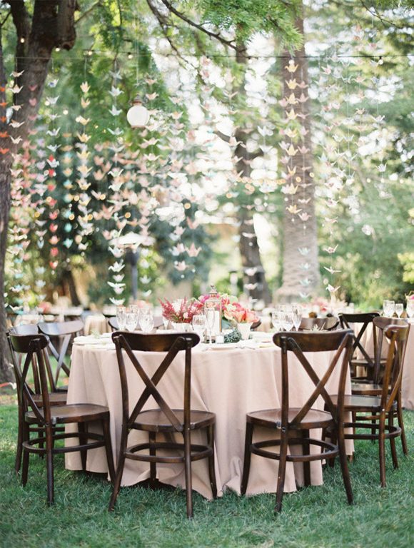 Sillas de madera para decorar en bodas • Beautiful Blue Brides
