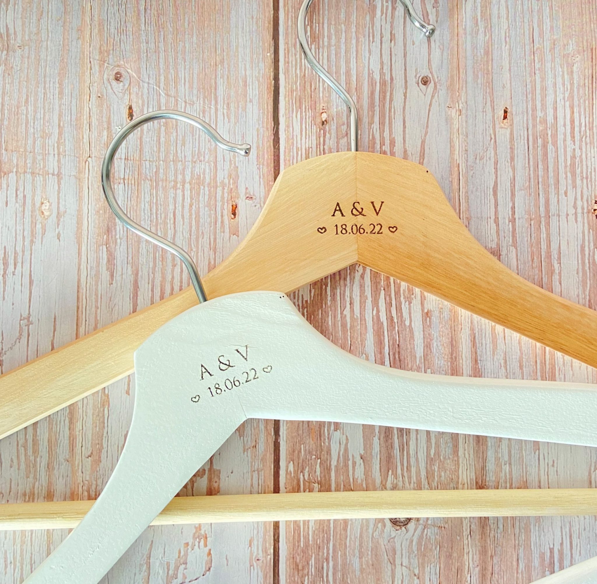 Set 2 Perchas Personalizadas - Recuerdos para tu boda